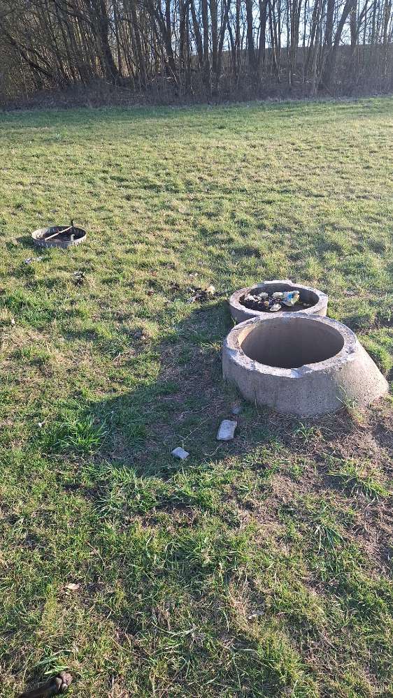 Gullideckel offen auf Hundewiese in Kiel – 5. April 2025 – Dogorama App